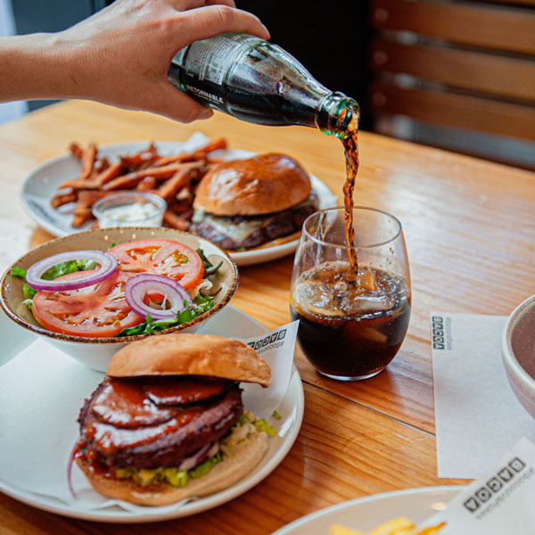 Bacoa Burger — Addicional, The Social Media Brand